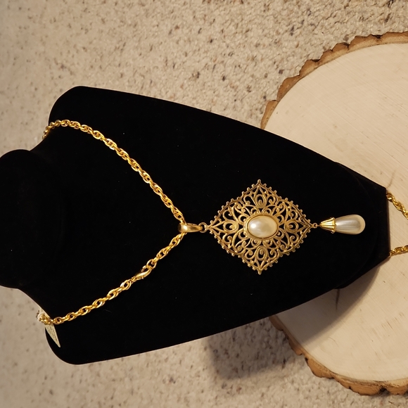 Express | Jewelry | Vintage Express Gold White Bead Statement Necklace ...